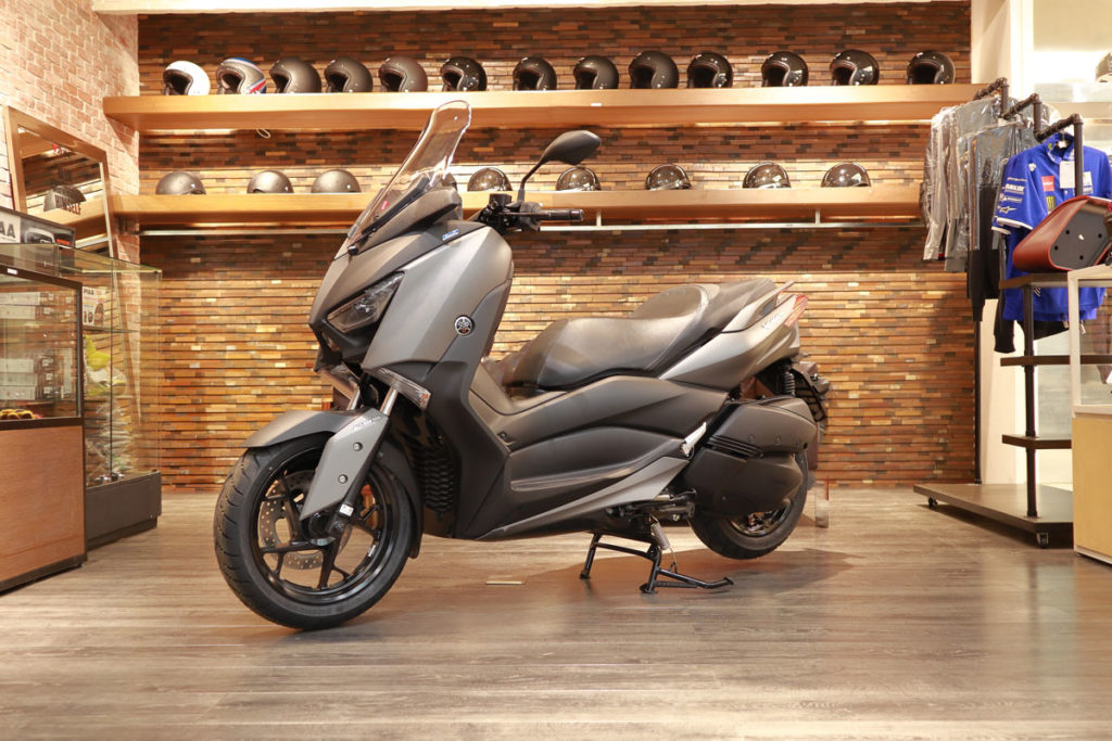 Newbie-Friendly Maxi-Scoot – Yamaha XMAX - Motoph - motoph.com