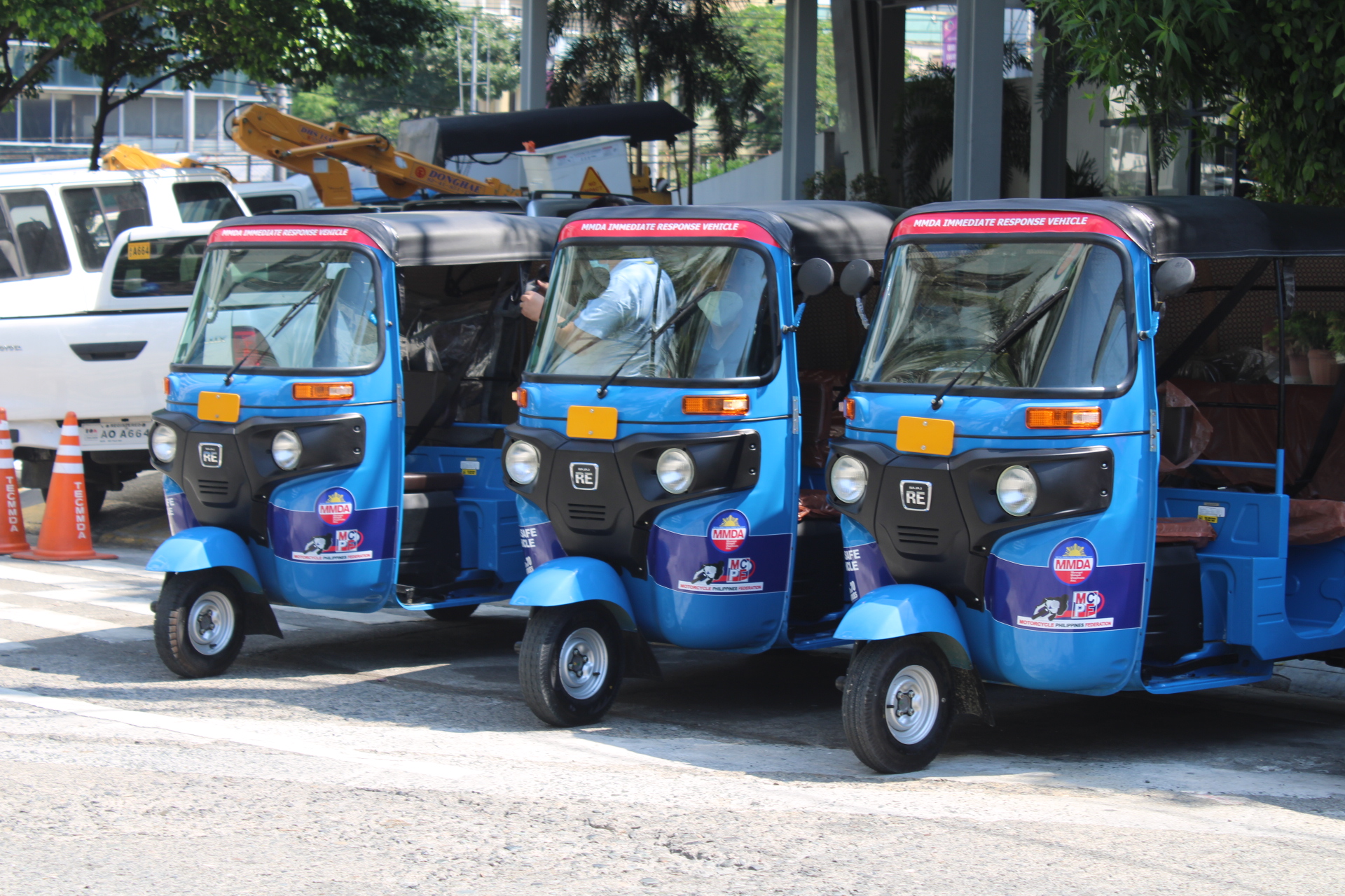 Trimotors and JVR Foundation Donates Bajaj RE Units to MMDA Frontliners ...
