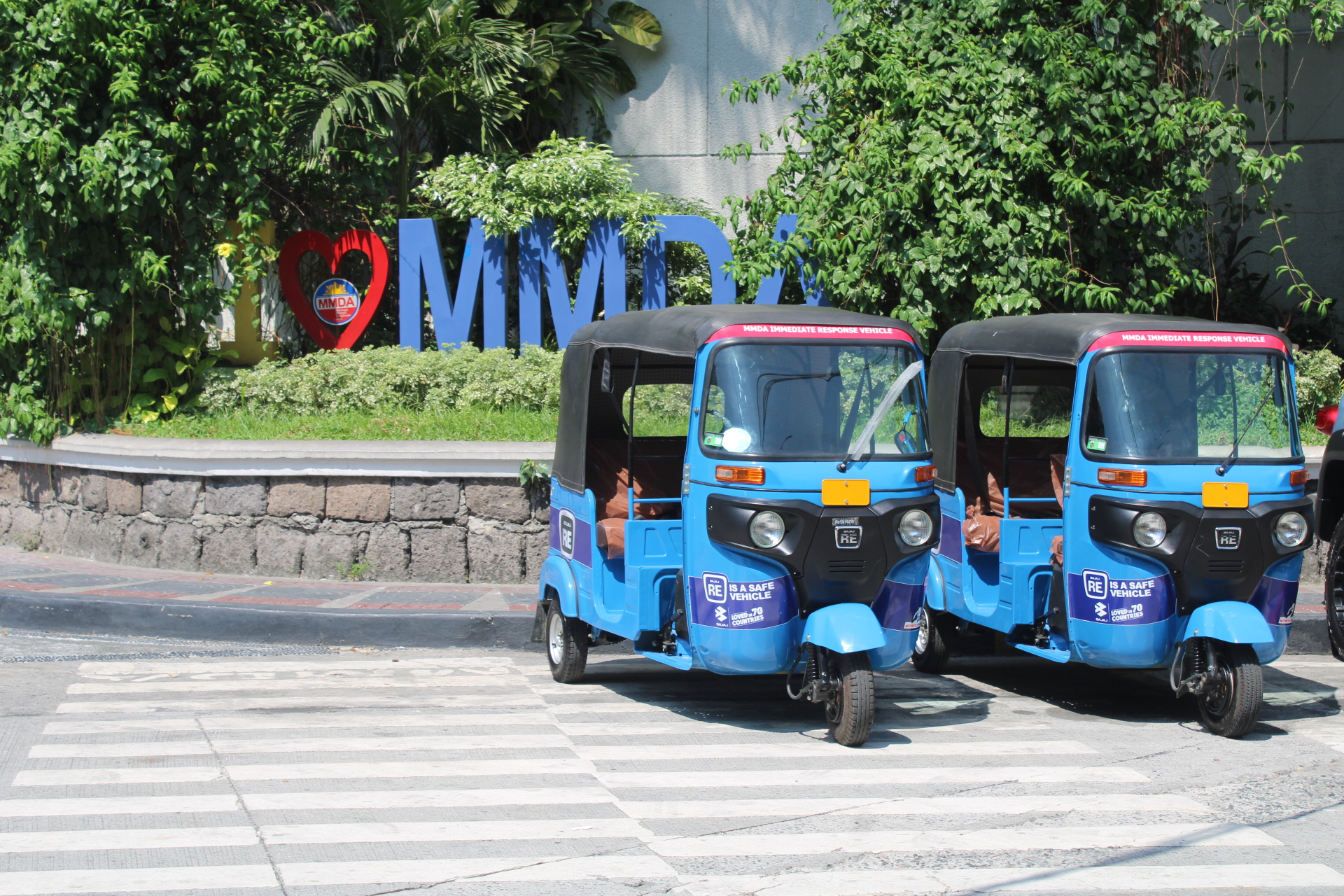 Trimotors and JVR Foundation Donates Bajaj RE Units to MMDA Frontliners ...