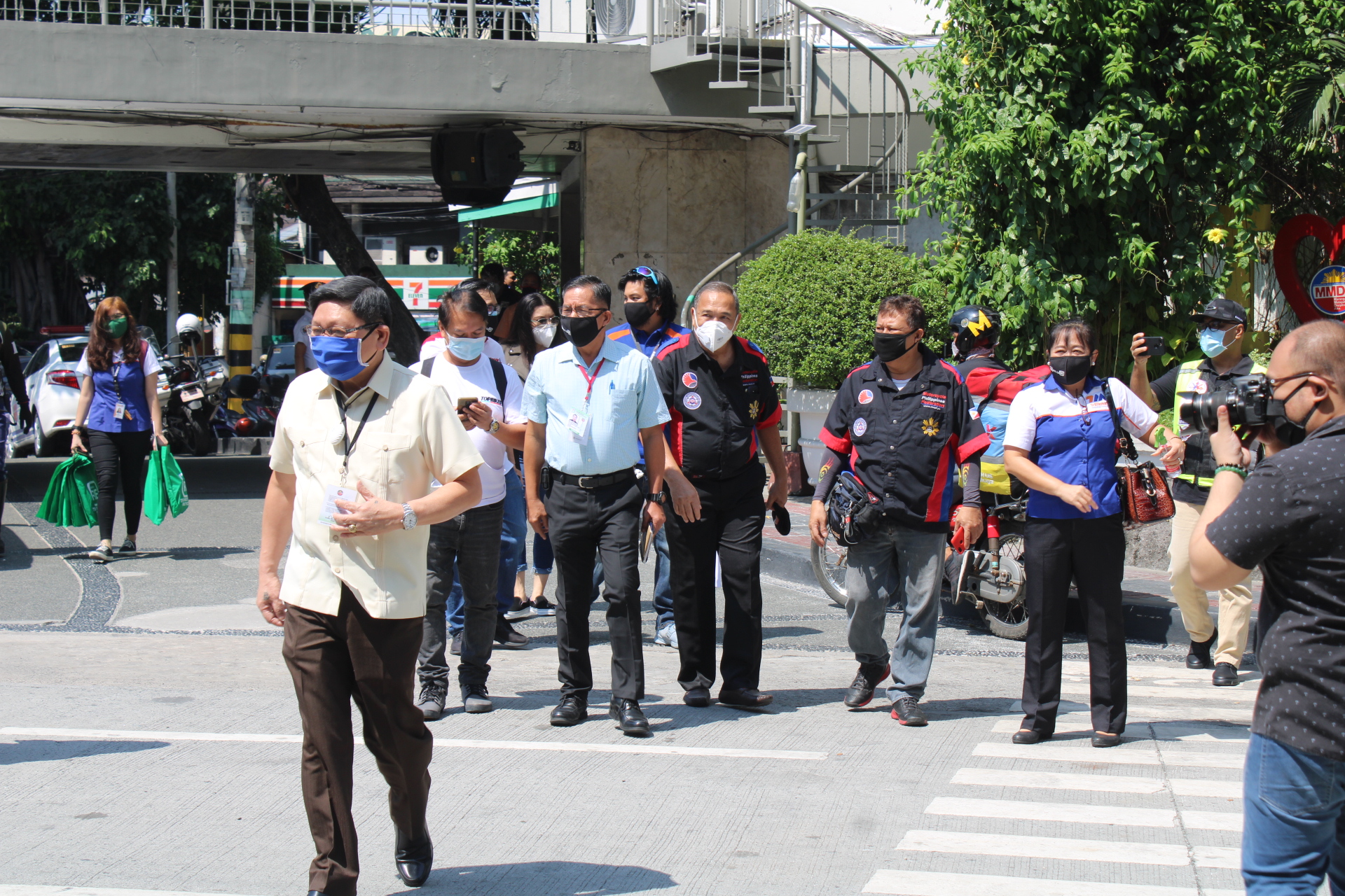 Trimotors and JVR Foundation Donates Bajaj RE Units to MMDA Frontliners ...