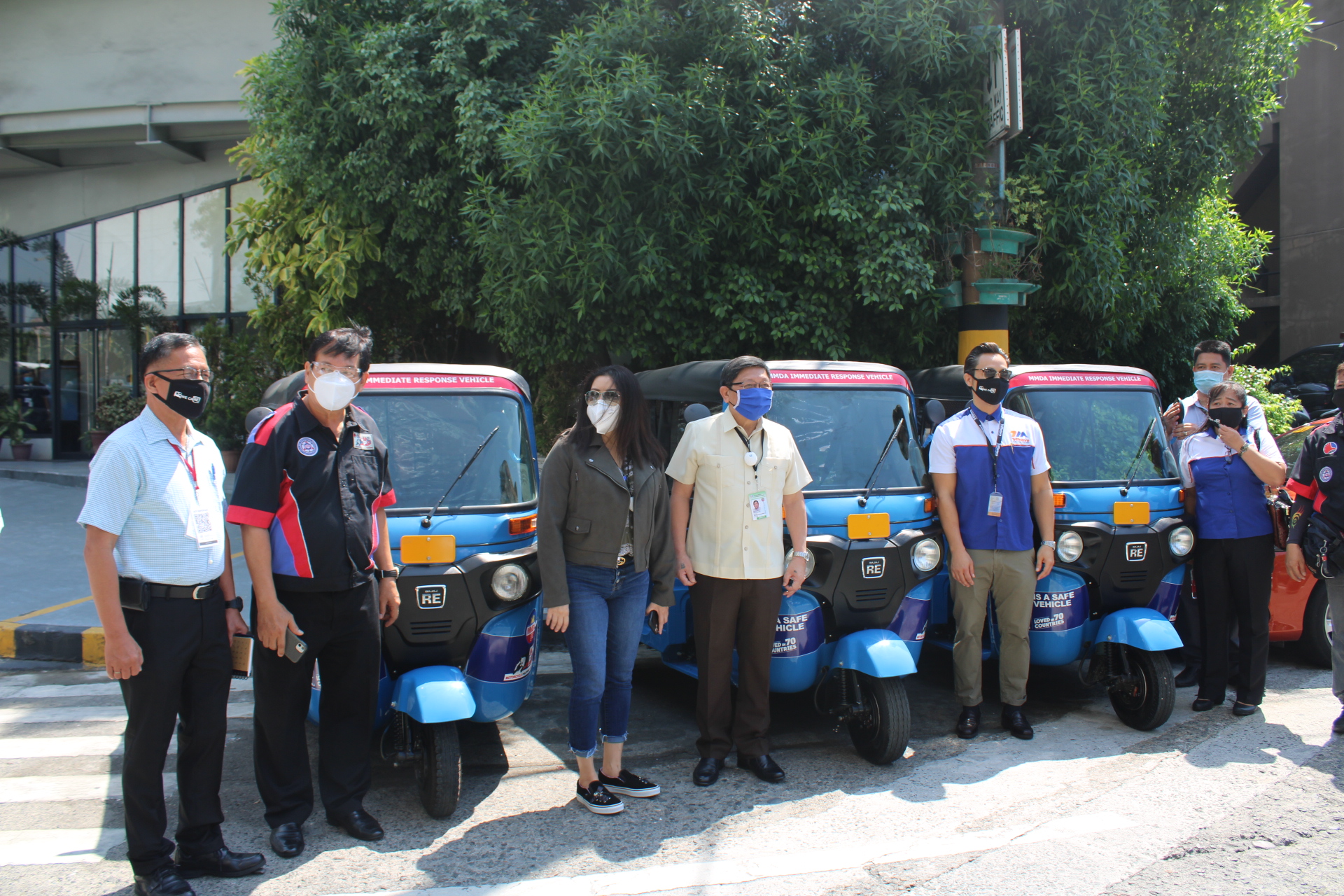 Trimotors and JVR Foundation Donates Bajaj RE Units to MMDA Frontliners ...