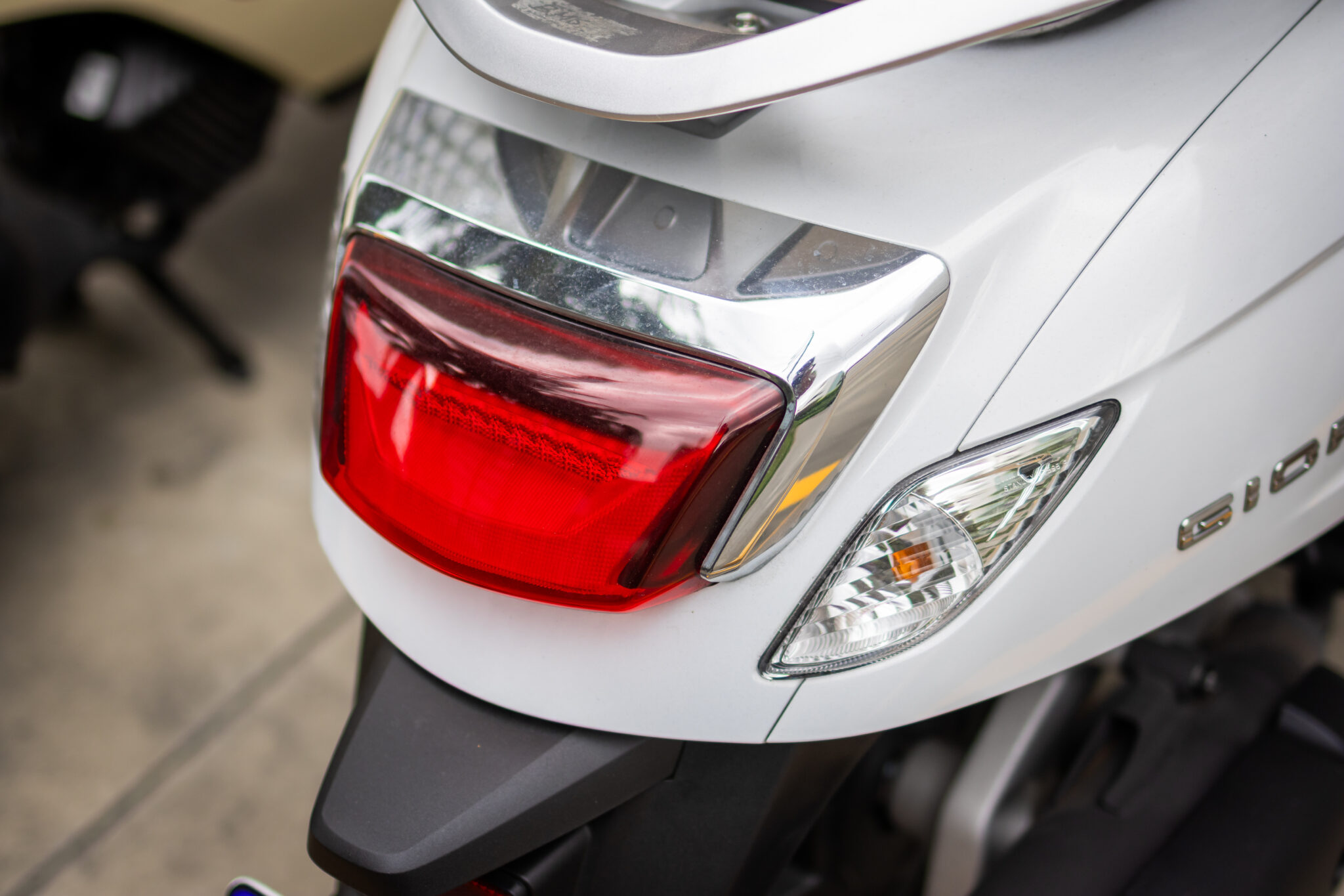 Floats like a butterfly, stings like a bee: all-new Honda Giorno+ full ...